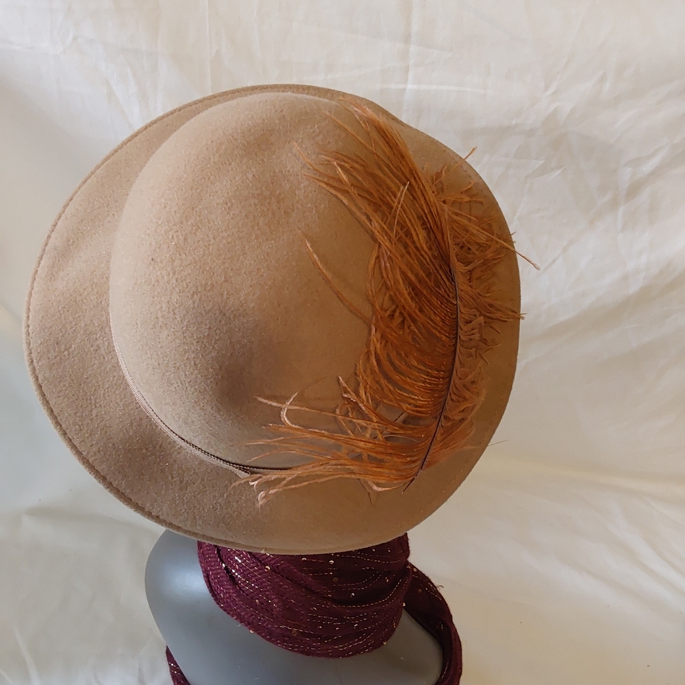 Vintage Michael Howard Miss Eileen Carmel 100% Wool H… - Gem